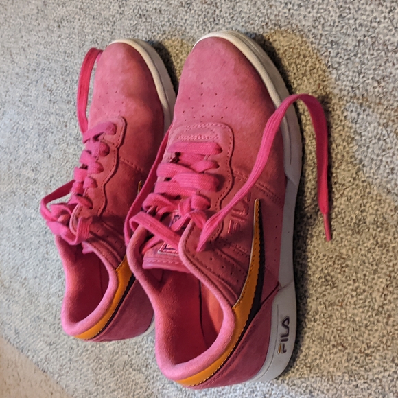 Fila | Shoes | Fila Girls Sneakers Size Us 5 2 Eur 36 | Poshmark